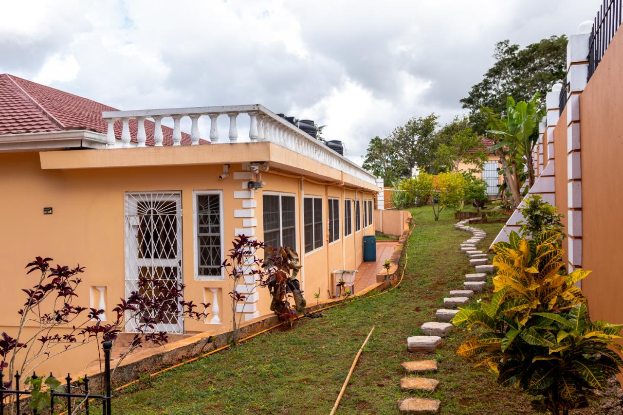 Beautiful Landscaped 6 Bedroom 5 Bathroom House For Sale in New Hall ...